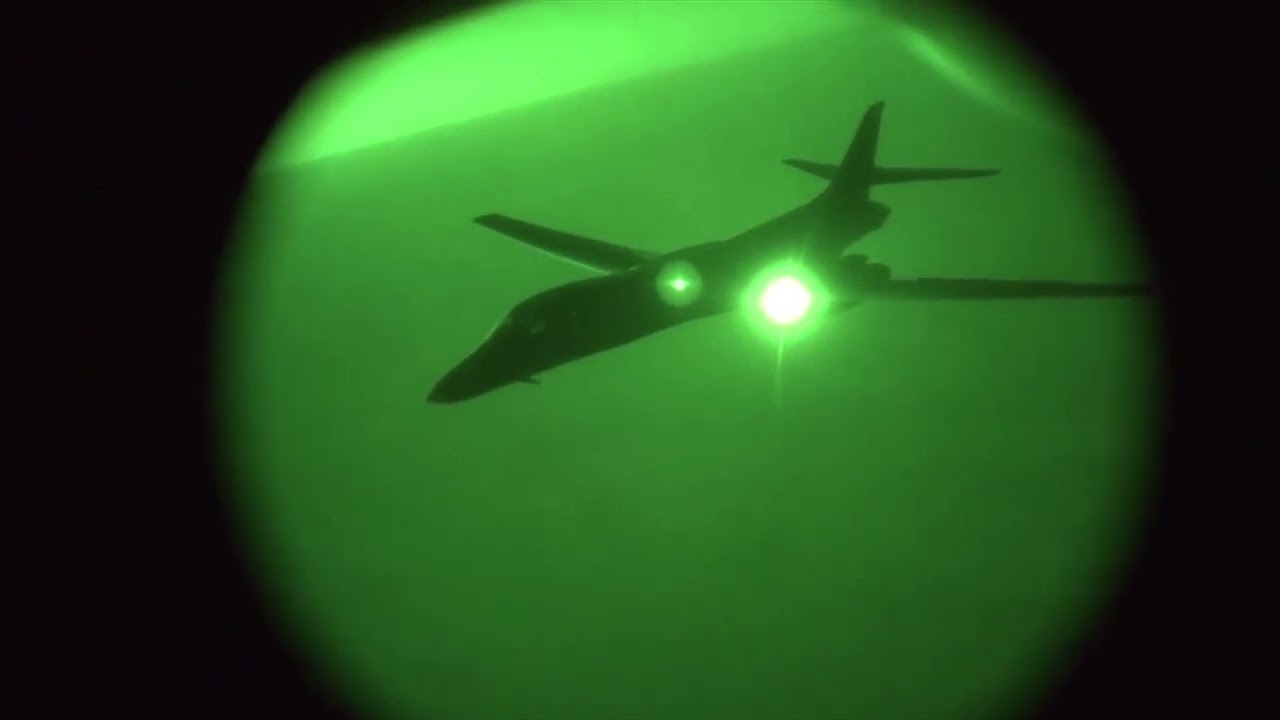 B-1B Lancer Night Flight - YouTube