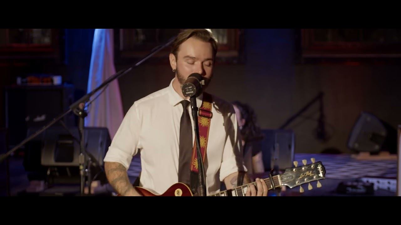 Weekend Lover - Closer than Close - Live (@TheHallowedHalls) - YouTube