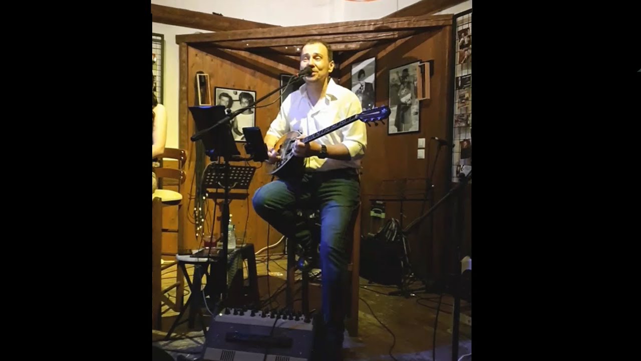 Σπύρος Πατράς - ΜΕ ΚΥΝΗΓΟΥΝ Τ' ΑΔΕΡΦΙΑ ΣΟΥ (LIVE) - [Μ. Χιώτη] - YouTube