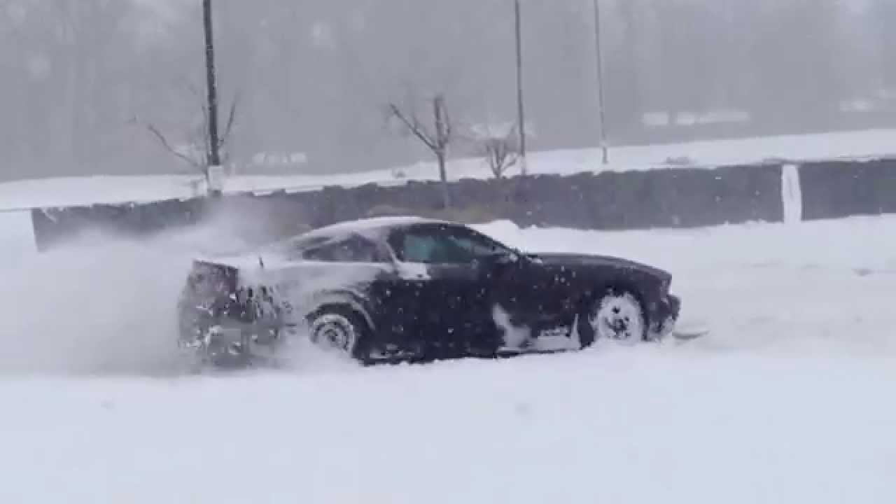 Mustang drifting in snow 2015 - YouTube