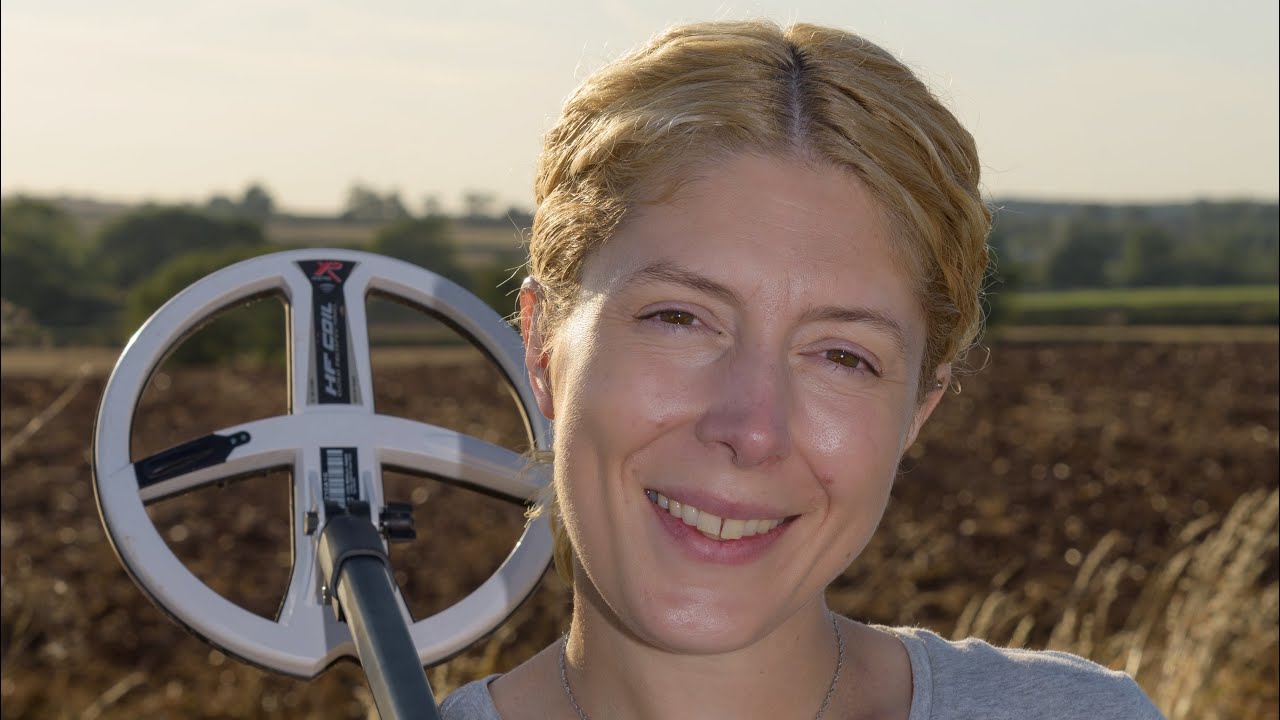 Gotta Love A Girl That Metal Detects! - YouTube