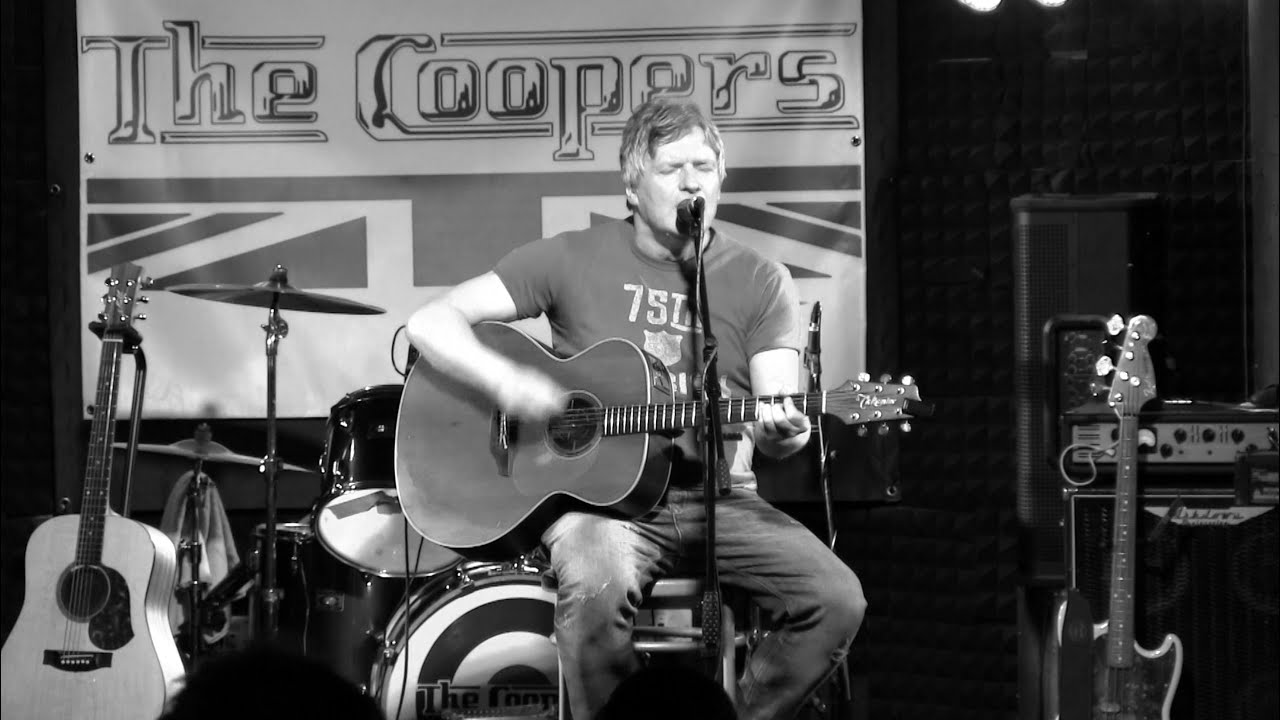 Loz Rabone Opening For The Coopers. Squeeze, Beatles, Radiohead - YouTube