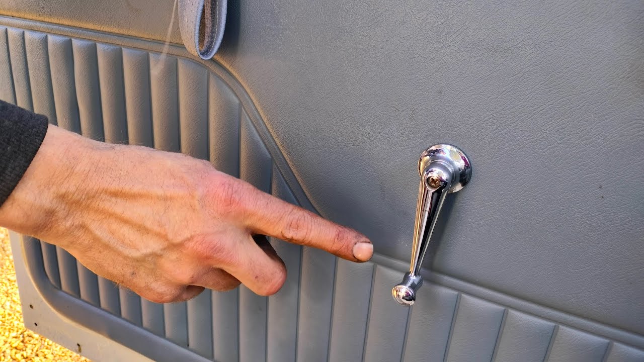 Morris Minor Level 3: Lubricating the window winder mechanism on a ...