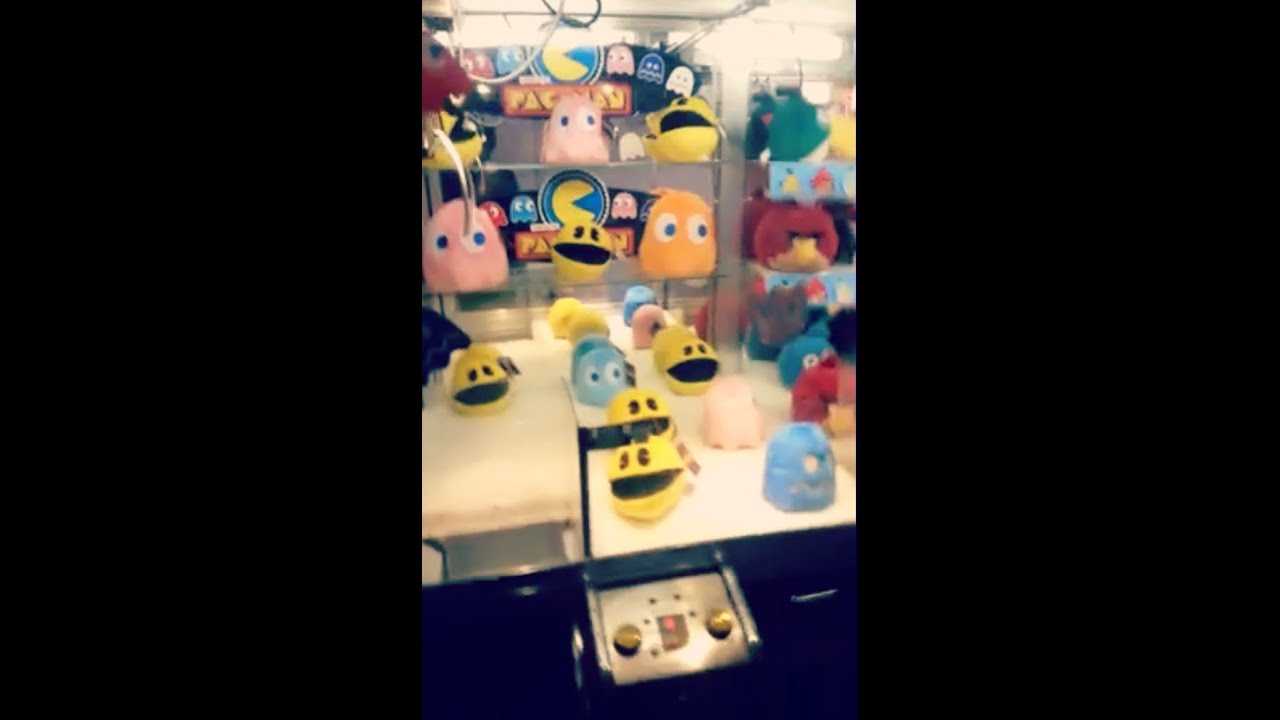 #Day 1 At The Arcade - The PACMAN Claw Machine - YouTube
