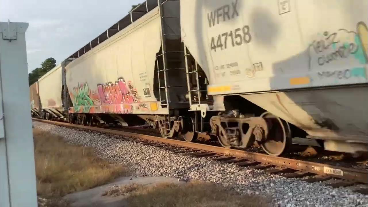 UP 7257 Flagless Leads Grain Hopper DPU Magnolia,Tx - YouTube