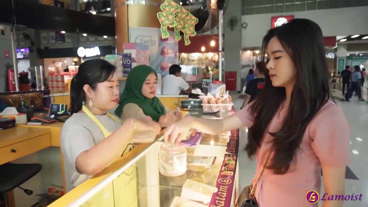 Lamoist Best Batam Layer Cake - YouTube