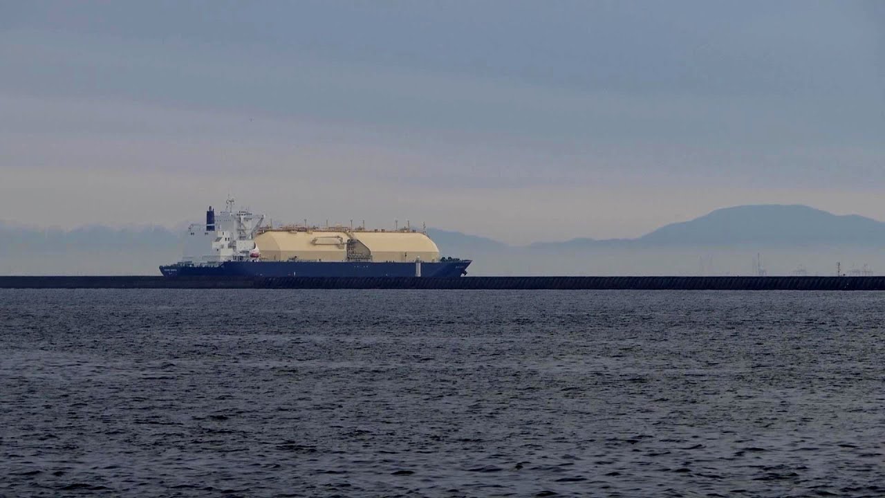 LNG Tanker “PACIFIC MIMOSA” Yokkaichi Port - YouTube