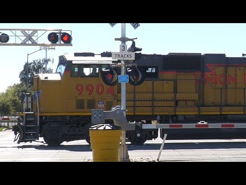 Marketplace Ln. Railroad Crossing With Broken Light Again - UP 9904 ...