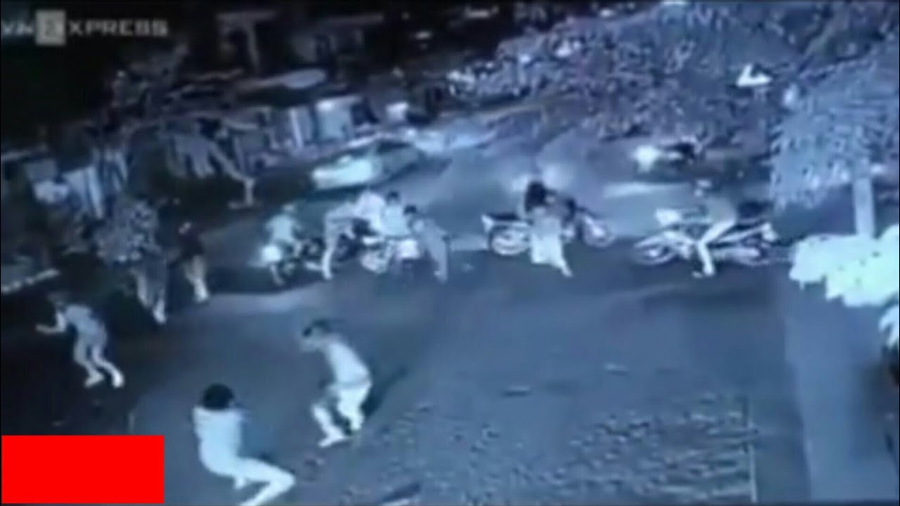 2 kelompok genk motor tawuran terekam cctv - YouTube