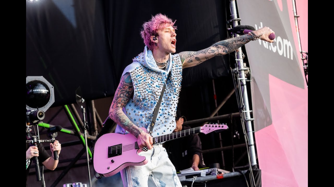 Machine Gun Kelly - Maybe ft Bring Me The Horizon (Lollapalooza ...