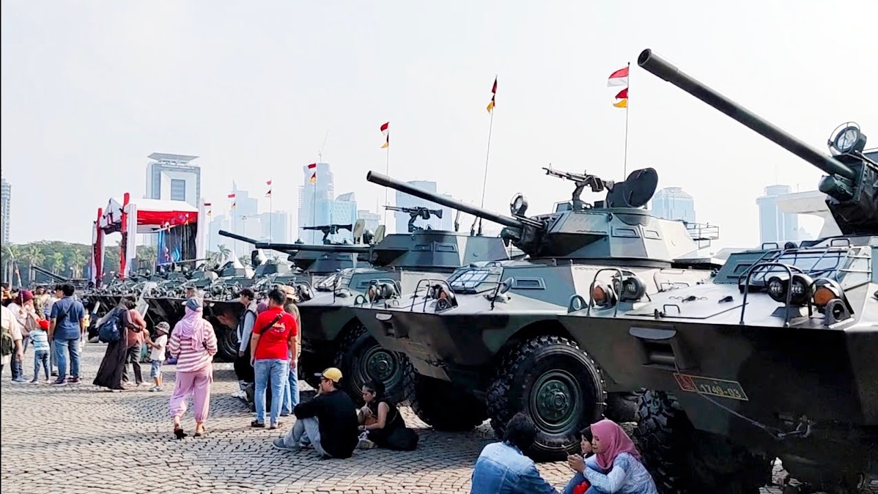 MELIHAT MOBIL TANK, MOBIL PERANG TNI, HELIKOPTER, PERALATAN PERANG HUT ...