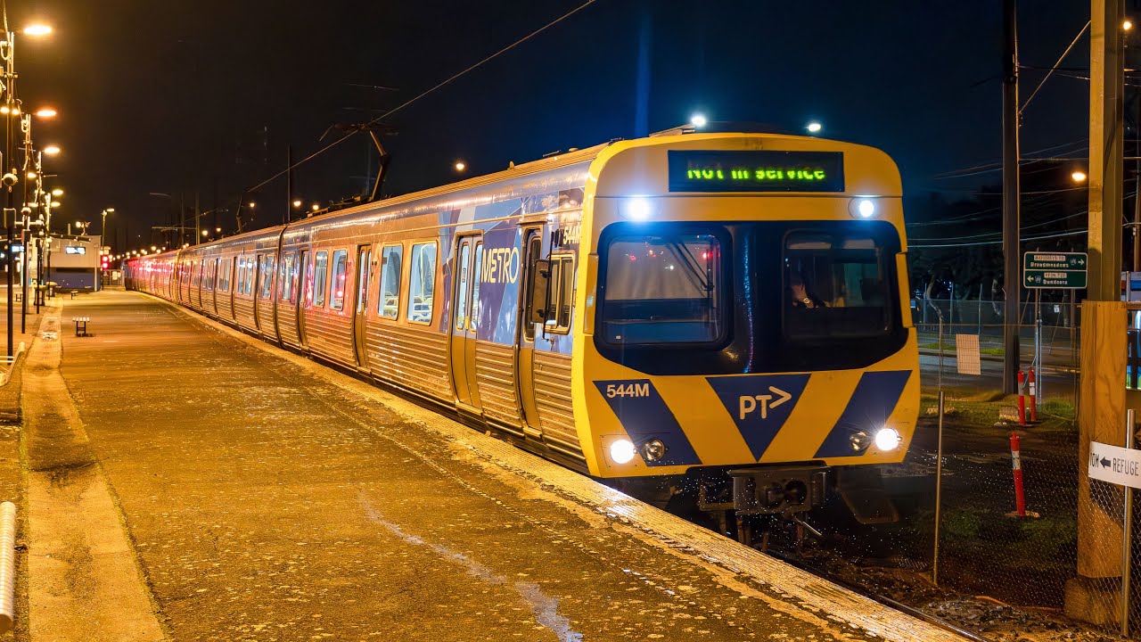 Comeng Testing to Mernda - Last Comeng through the Old Keon Park ...