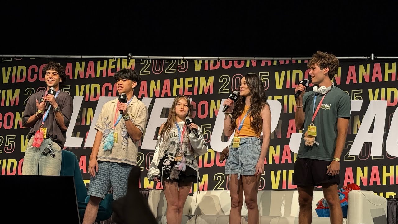 Cash & Nico merch toilet paper VIDCON 2025 which merch do you like ...