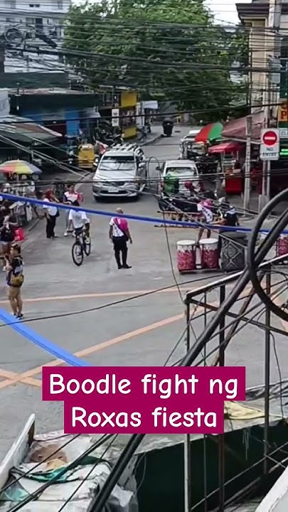 Boodle fight sa Roxas fiesta - YouTube