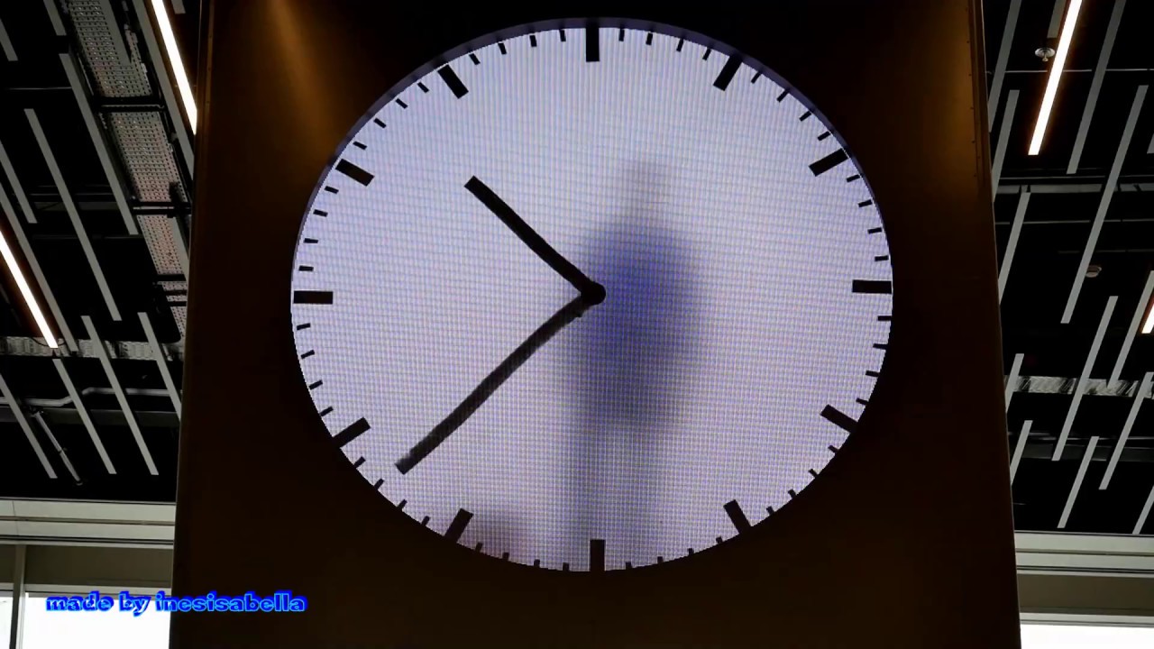 The clock man at Amsterdam Schiphol Airport - YouTube