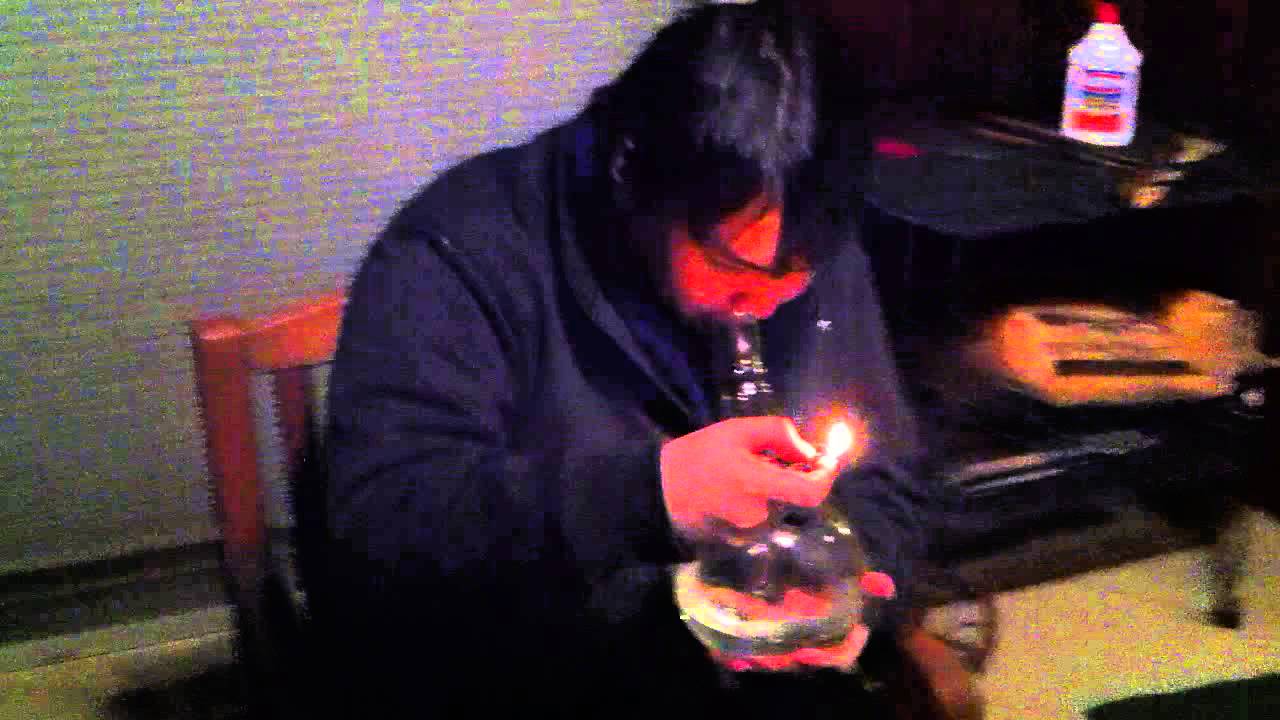 Florence Flask Bong - YouTube