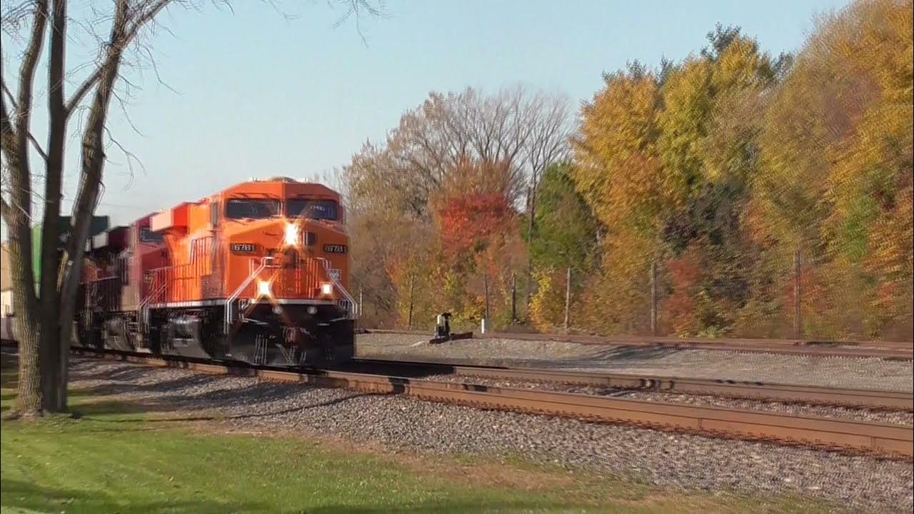 CSX I166 with CP 8781 leading in Hapag-Lloyd paint. - YouTube