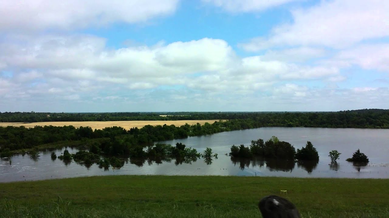 Pat Mayse lake spillway - YouTube