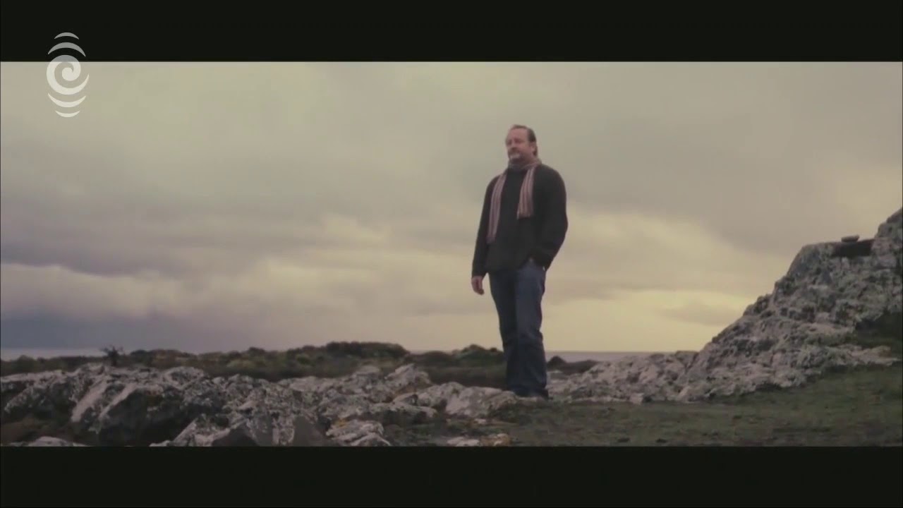 Gareth Farr presents the SOUNZ Contemporary Award | Silver Scrolls 2017 ...