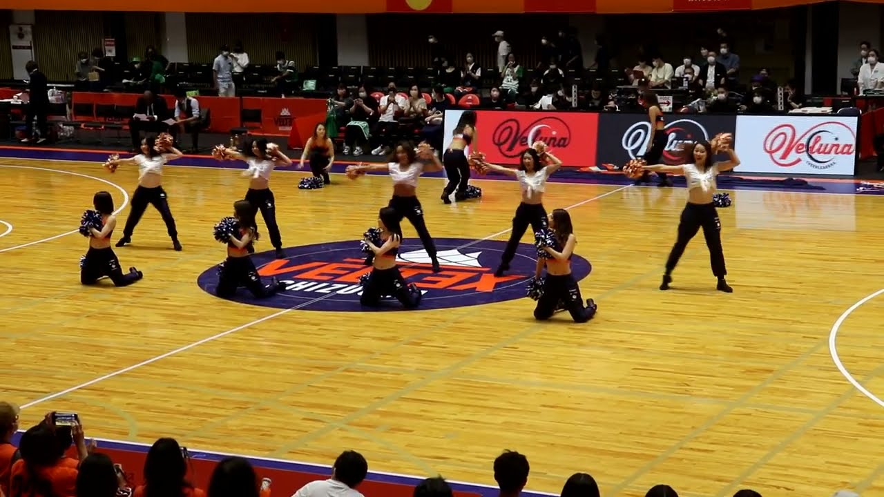 2022-2023 Veluna Cheerleaders and Generations half time performance ...