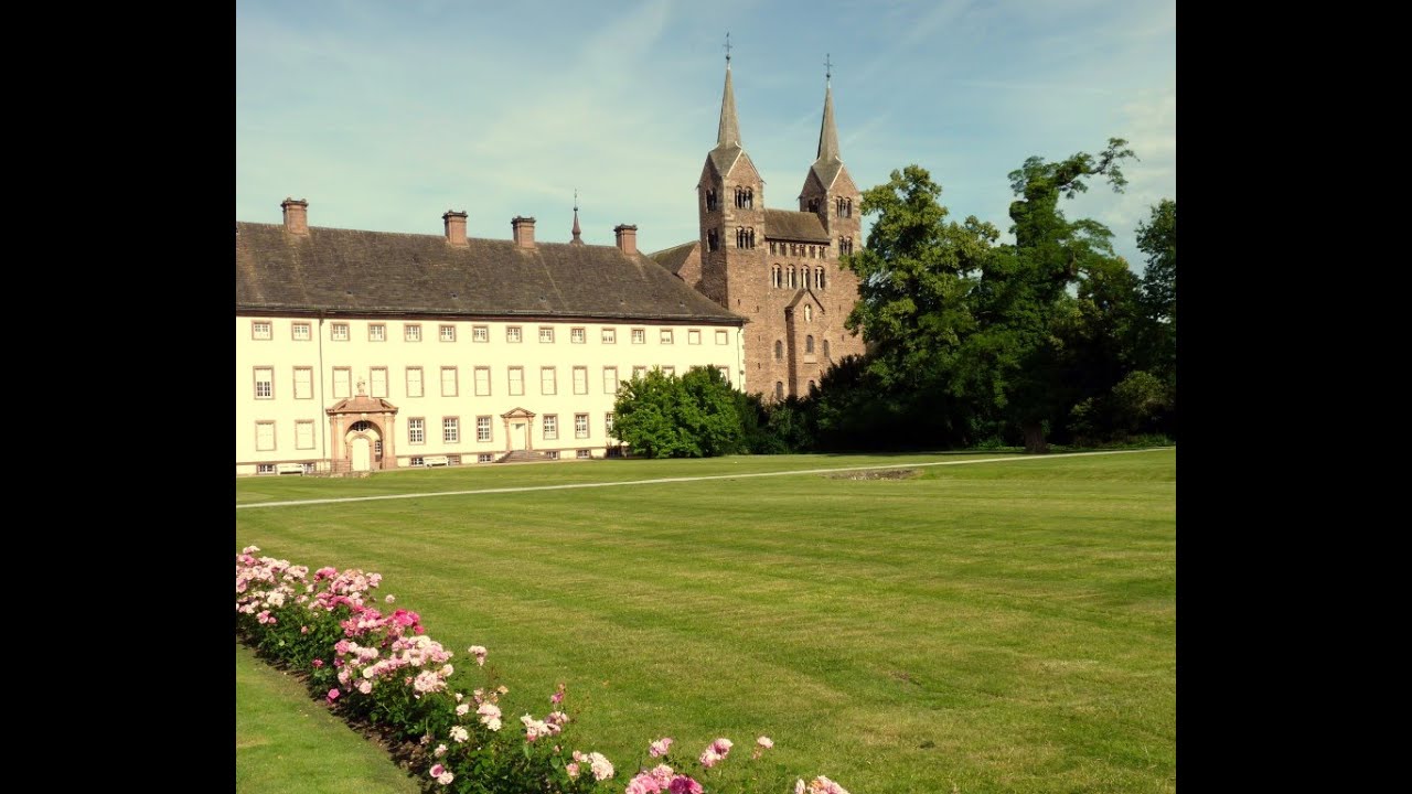Schloß Corvey und das karolingische Westwerk - Weltkulturerbe seit 21 ...