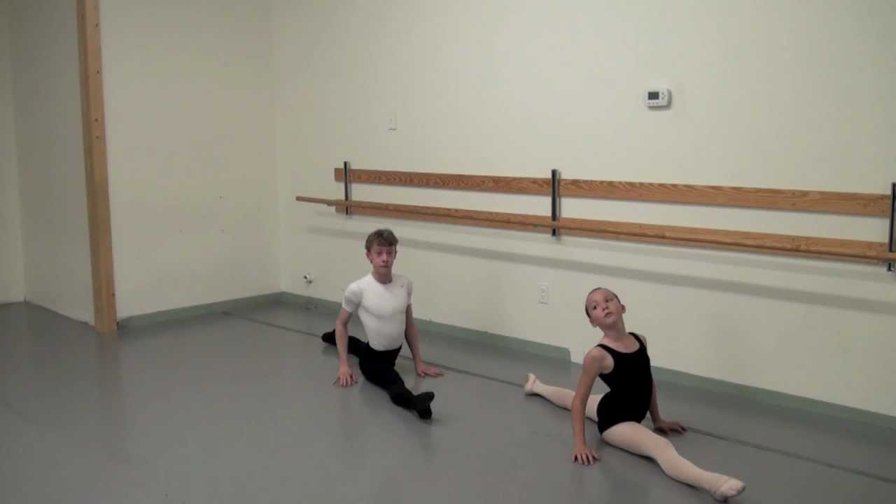 World Ballet Students: Stretching - YouTube