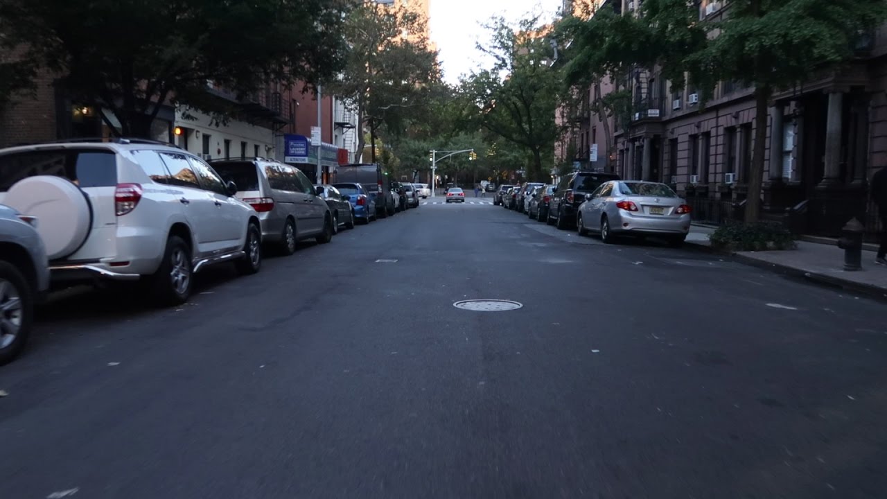 Grandma crossing in NYC - YouTube