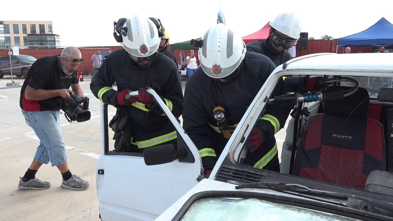 Demonstration by the Civil Protection Department and the EFRU - YouTube