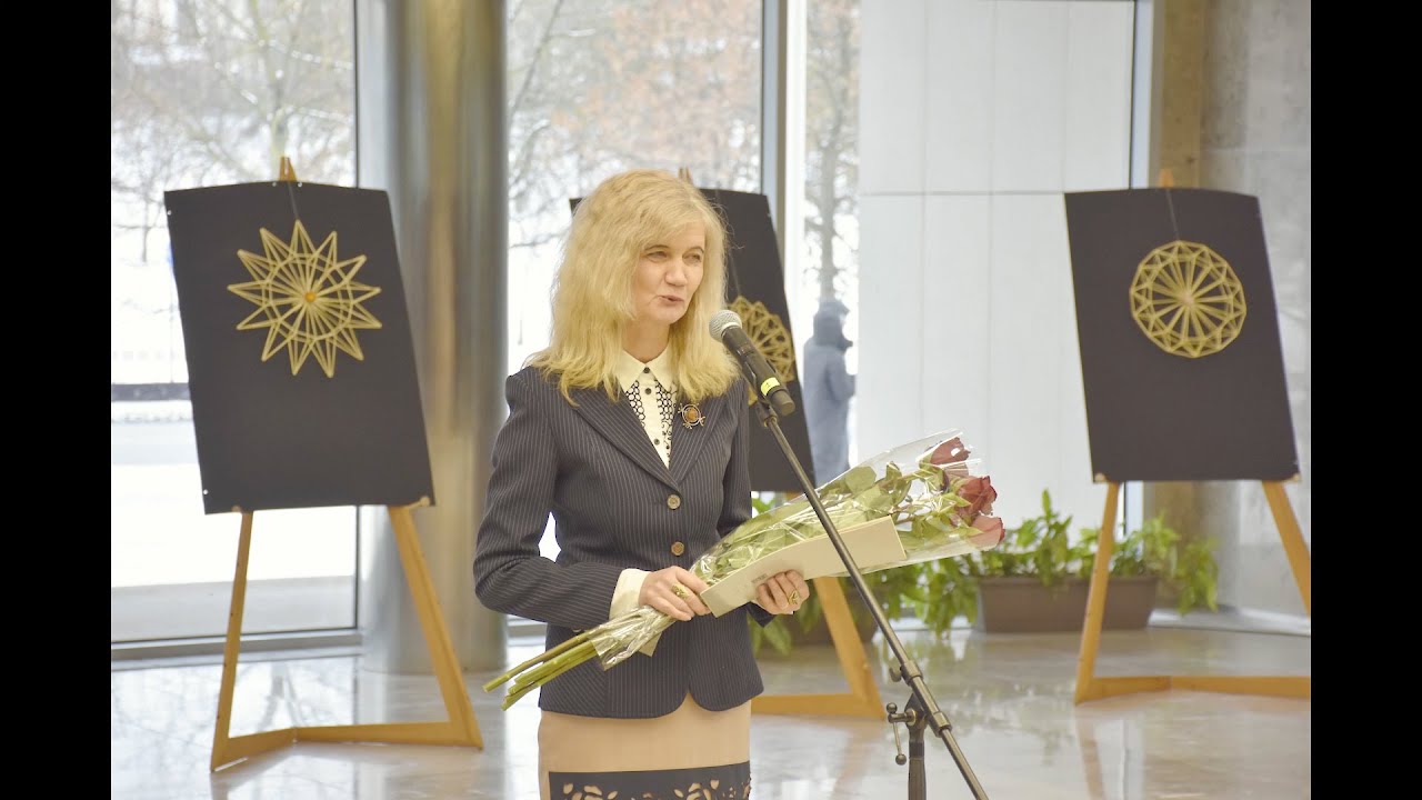 Laimos Saviščevienės darbų paroda „Ant paukščio sparno sukasi šiaudinis ...