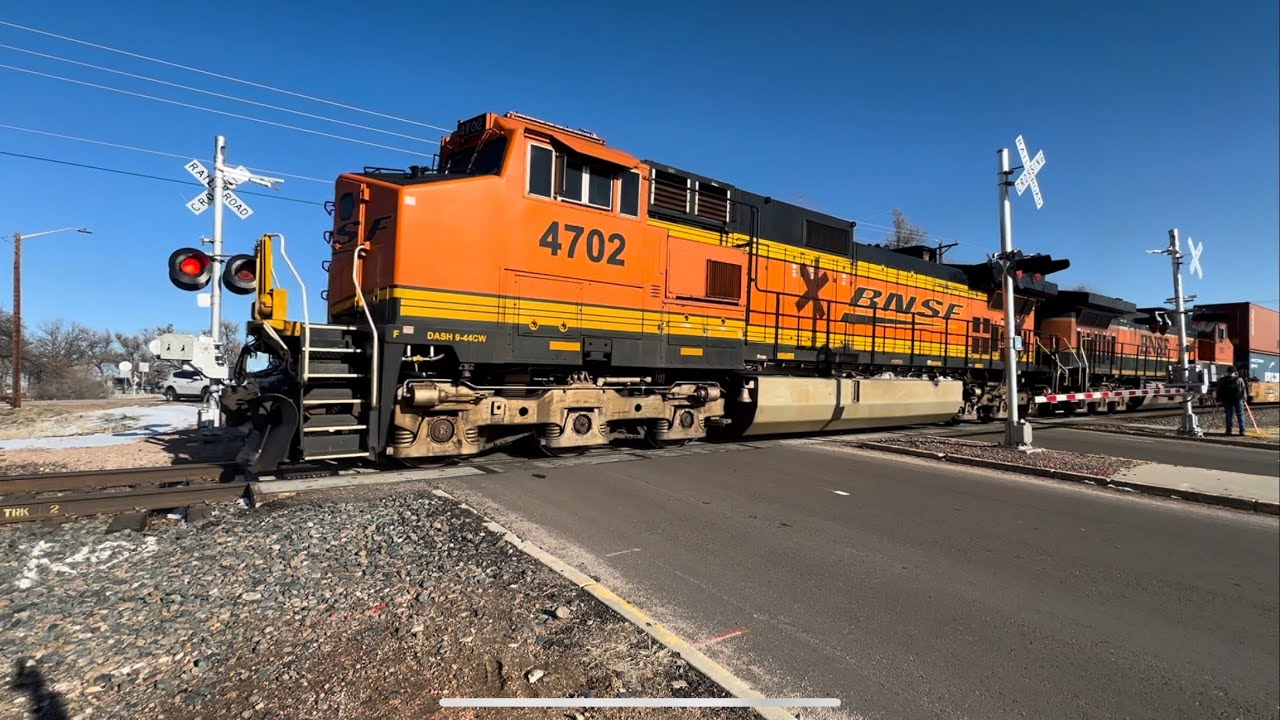 BNSF #4702 Lead’s The Amazing NB S-LHGHUD1-08A With Second Out H1 Unit 2/11/24. - YouTube