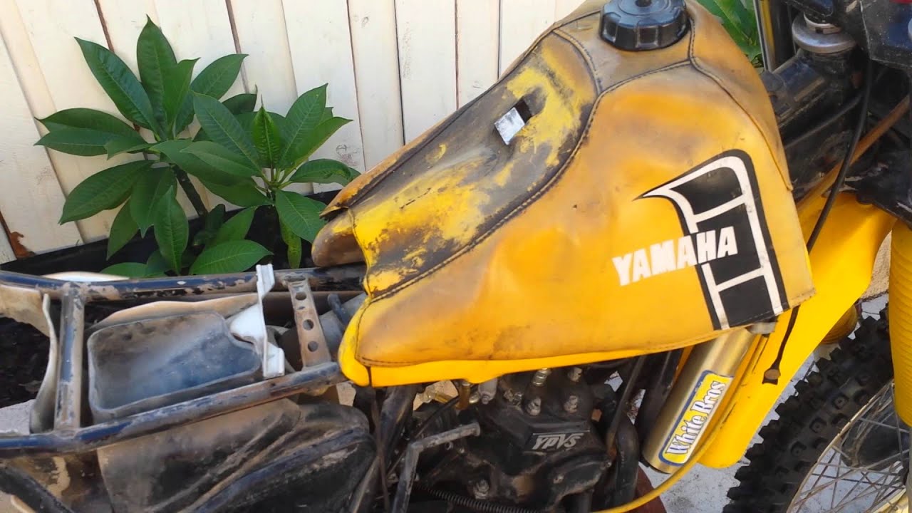 82 Yz250 running again - YouTube