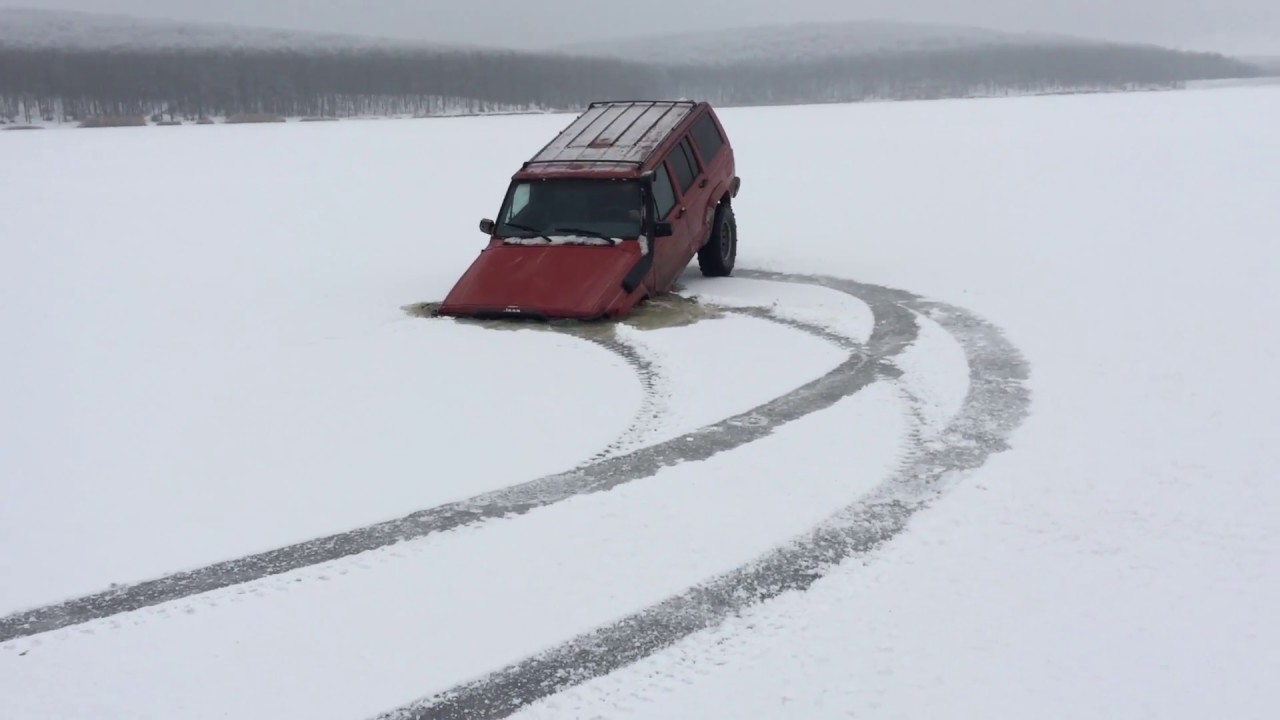Jeep Cherokee get stuck in ice - YouTube