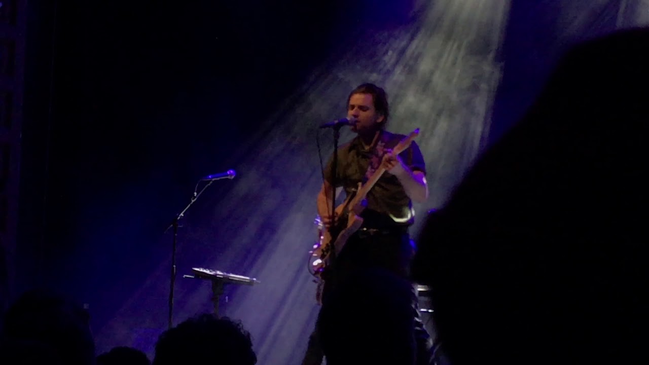 Lo Moon - Loveless - YouTube