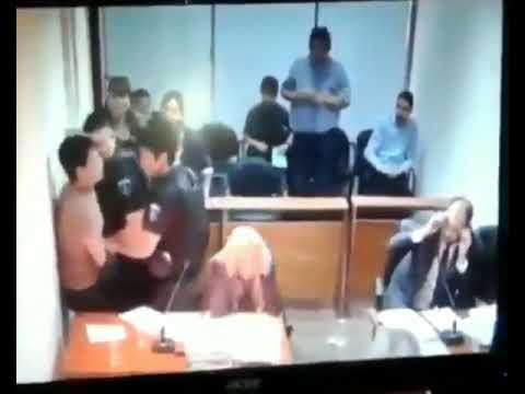 Rafaela: un preso le tiró un tacho de basura a un fiscal en plena audiencia