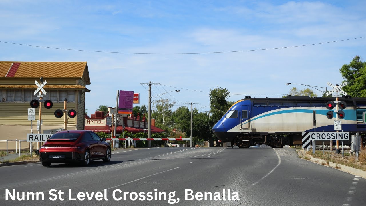 Nunn St Level Crossing, Benalla - ARTC Railway Crossing - YouTube