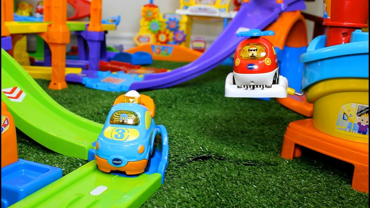 Smart Wheels Blue Car Hunts for a Parking Space! - YouTube