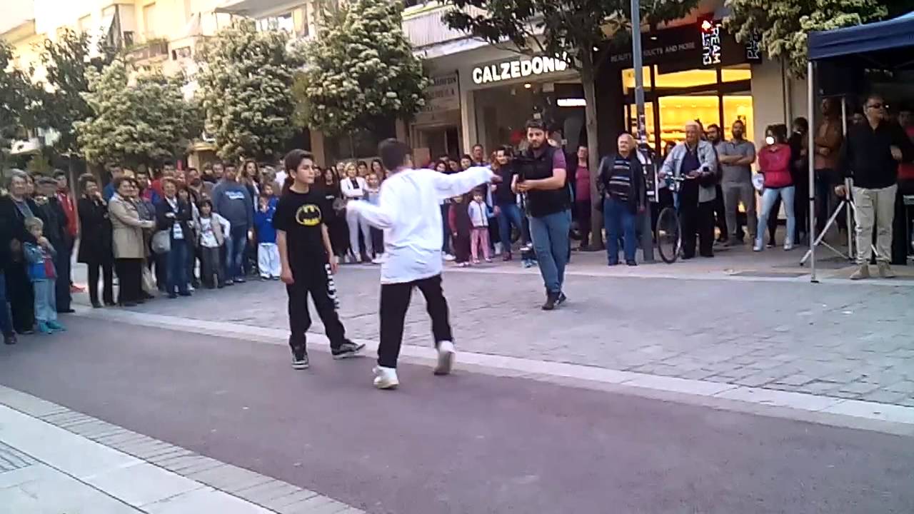Hip-hop dance battle - YouTube