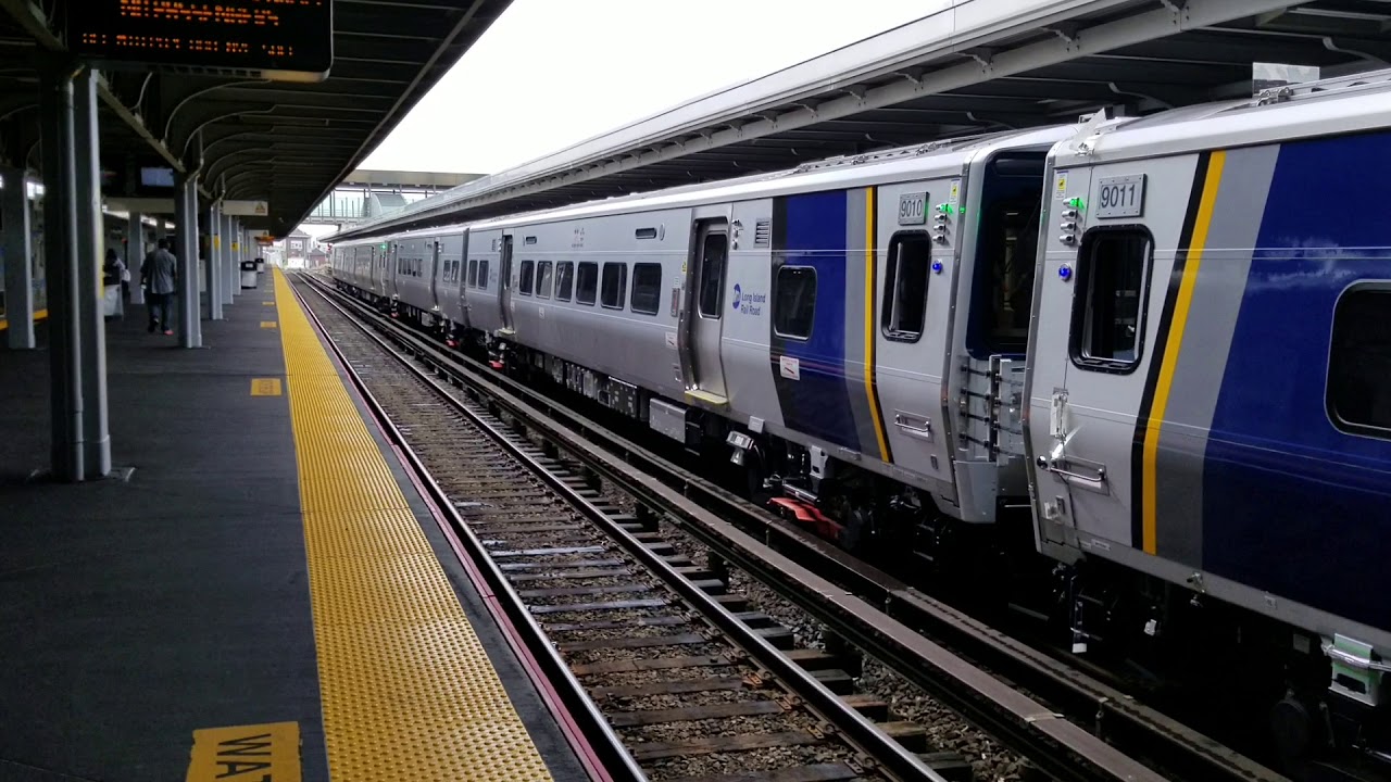 Long Island Railroad: M7/M9 Test Train @ Jamaica Station - YouTube