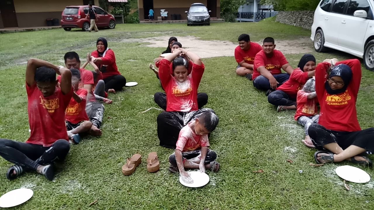 Sukaneka family day 2017 "mandi tepung" - YouTube