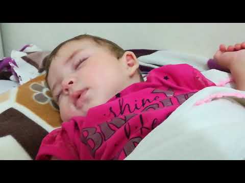 ZORLA UYUTTUĞUMUZ BEBEĞİ KARA SİNEK UYANDIR DI