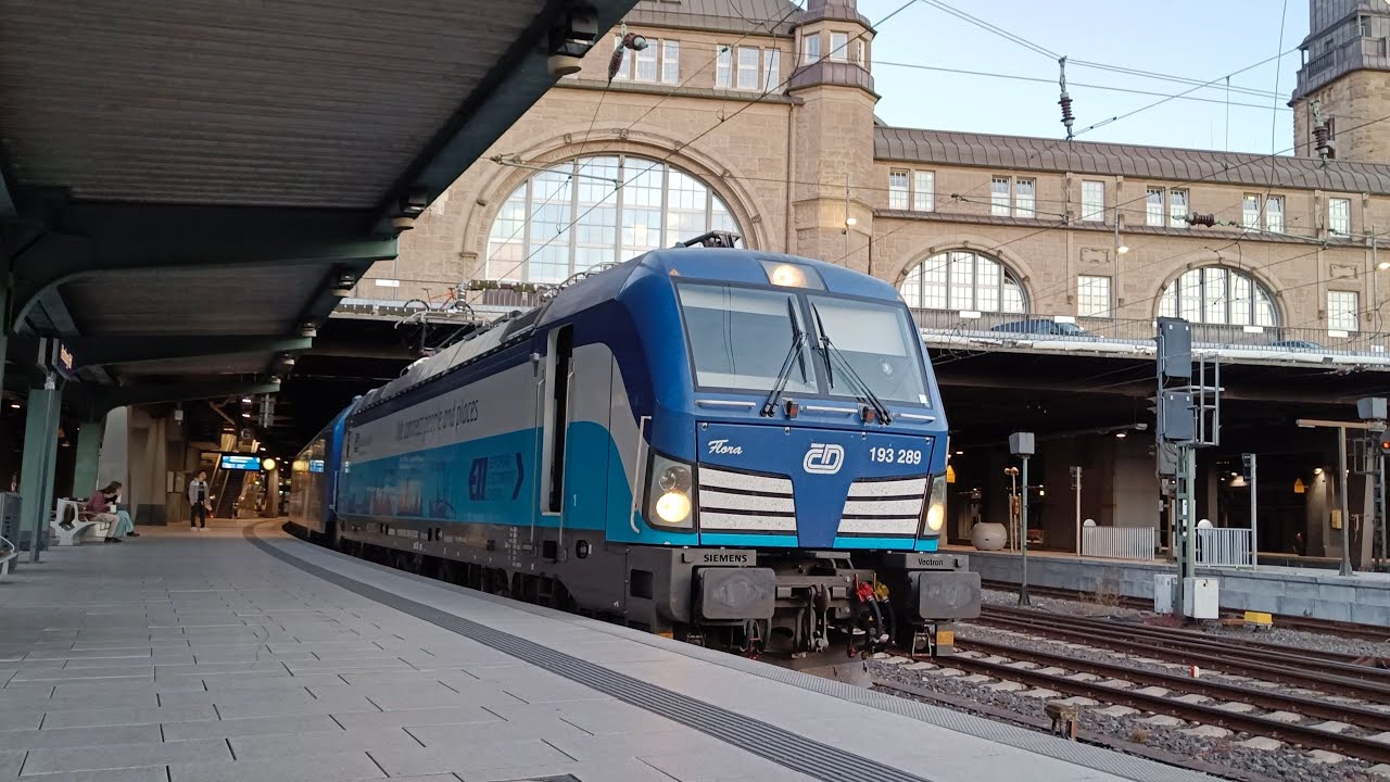 EC 172 @Hamburg Hbf - YouTube