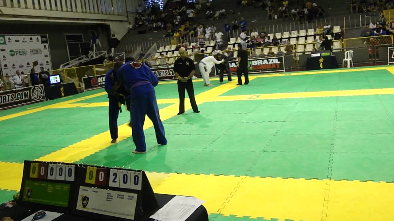 Sudbury MMA - John Cole vs a Gracie Humaita student - YouTube
