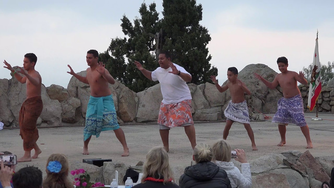 Helix Luau 2018 Samoan Slap Dance - YouTube