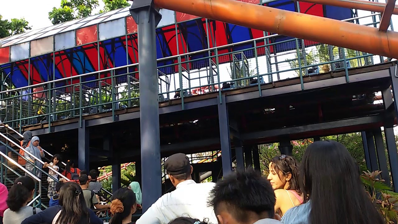 roller coaster halilintar dufan ancol - YouTube