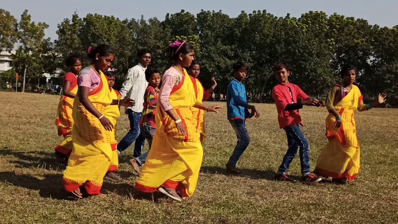 dak gi jhomor jhom by patiram paris youths - YouTube