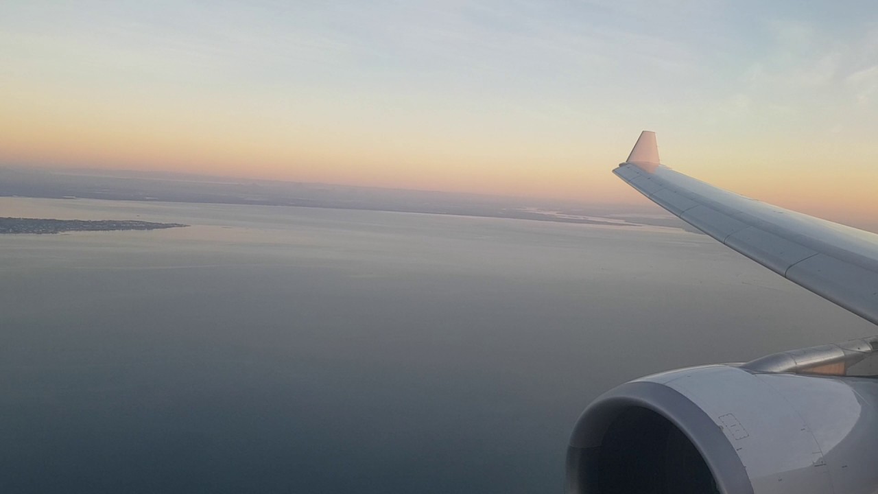 Qantas QF98 A330 Landing Brisbane - YouTube