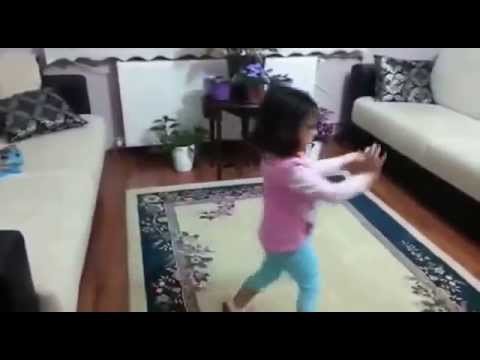 Efkarlanan tatli bebek Hilal :)