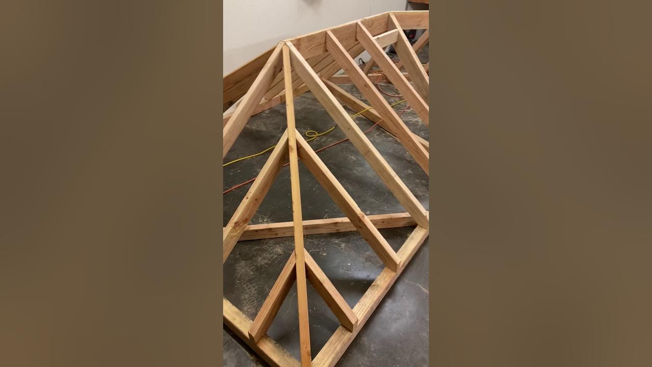 Cutting hip jack rafters. - YouTube