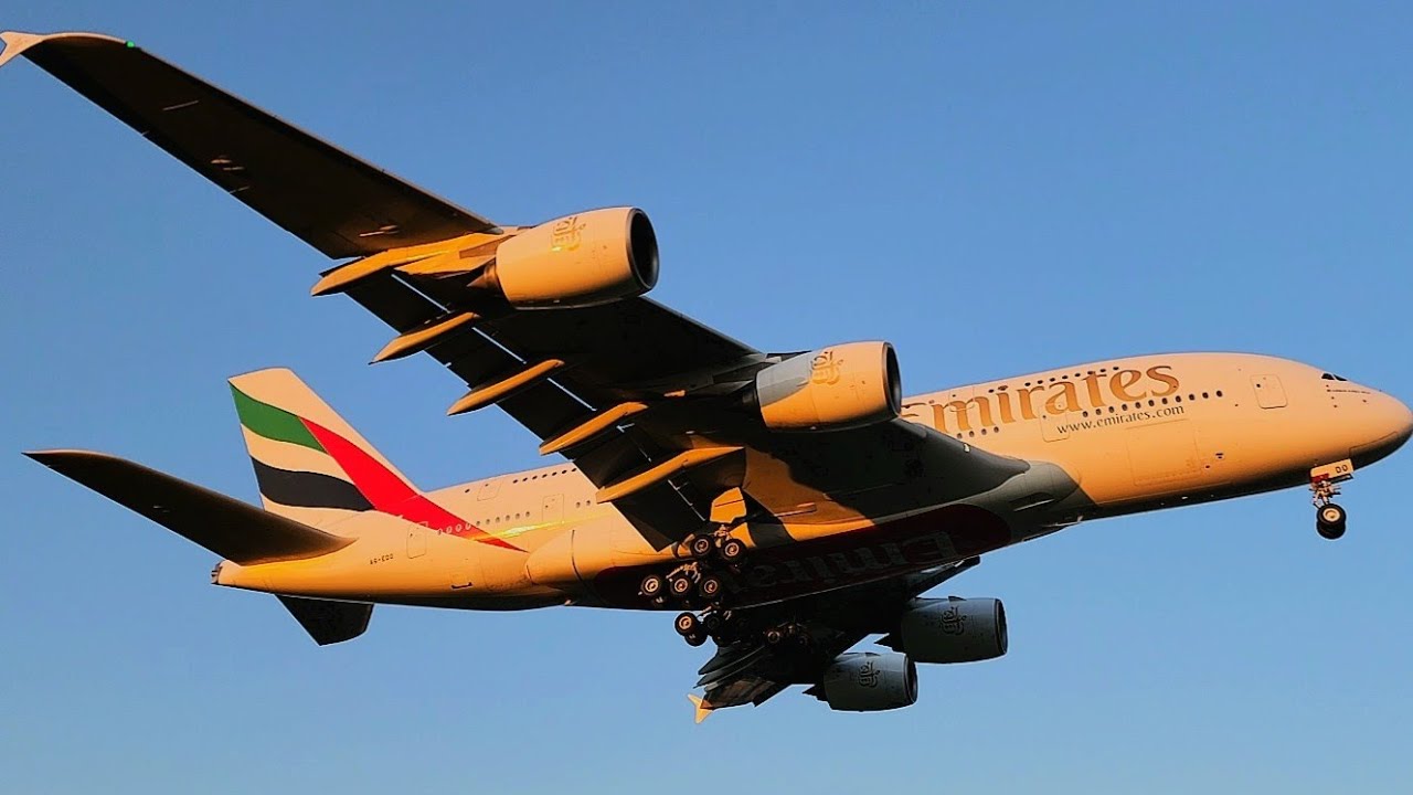*CLOSE UP* A380 Emirates Landing! - Sydney Airport Planespotting - YouTube