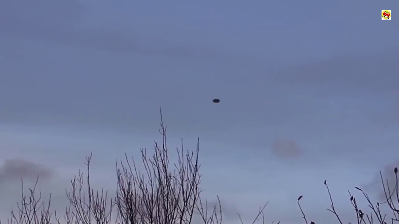 UFO takes off from a field after aliens walk around - YouTube